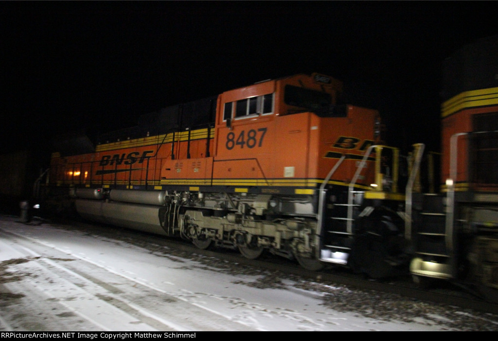 BNSF 8487